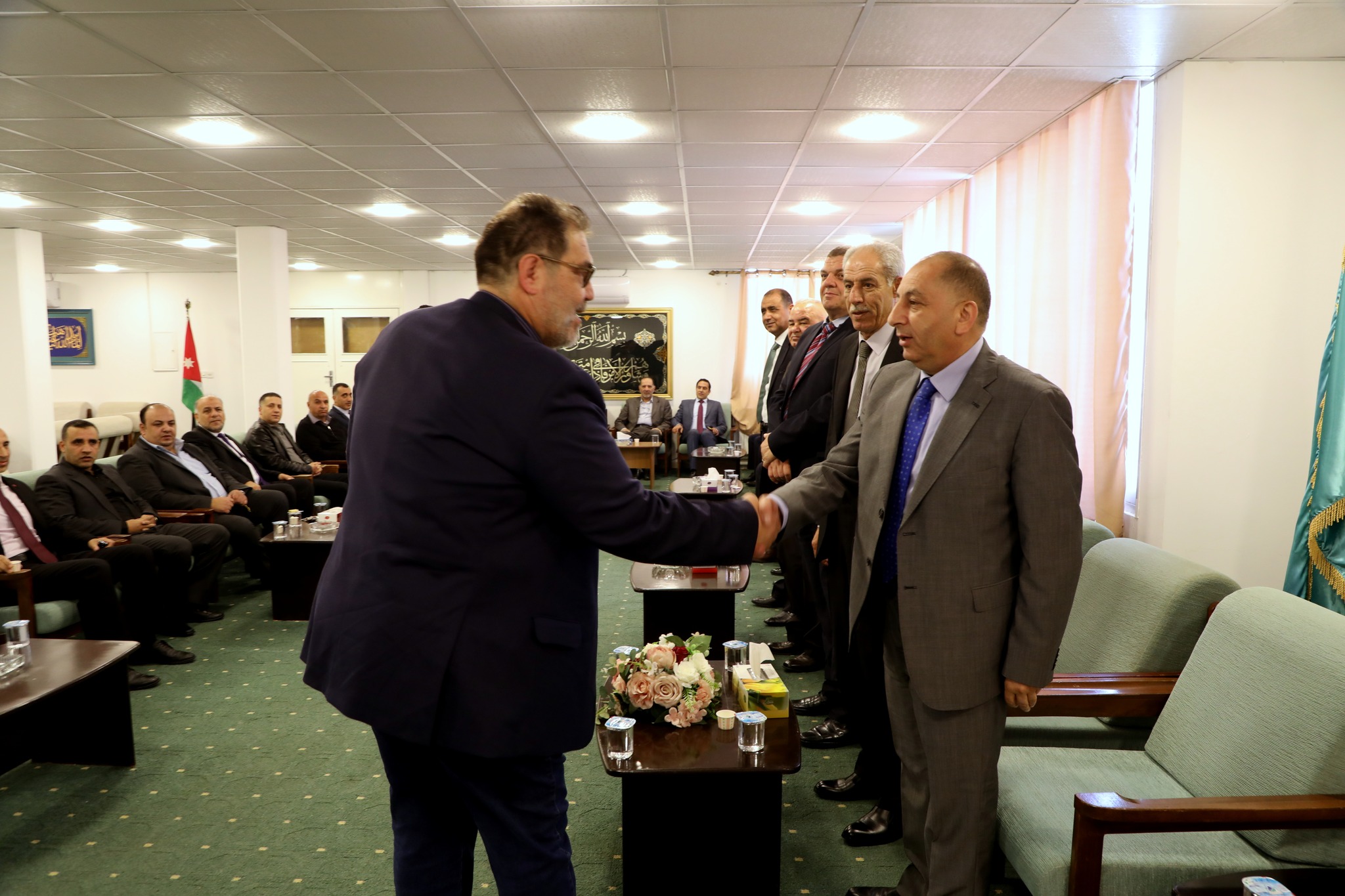 رئيس الجامعة نصير يتبادل تهاني عيد الفطر السعيد مع أسرة الجامعة